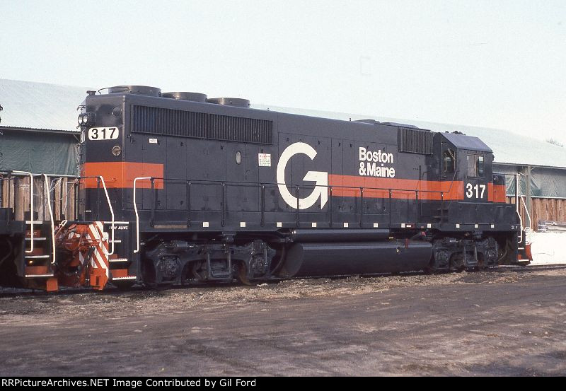 B&M 317(GP40-2)